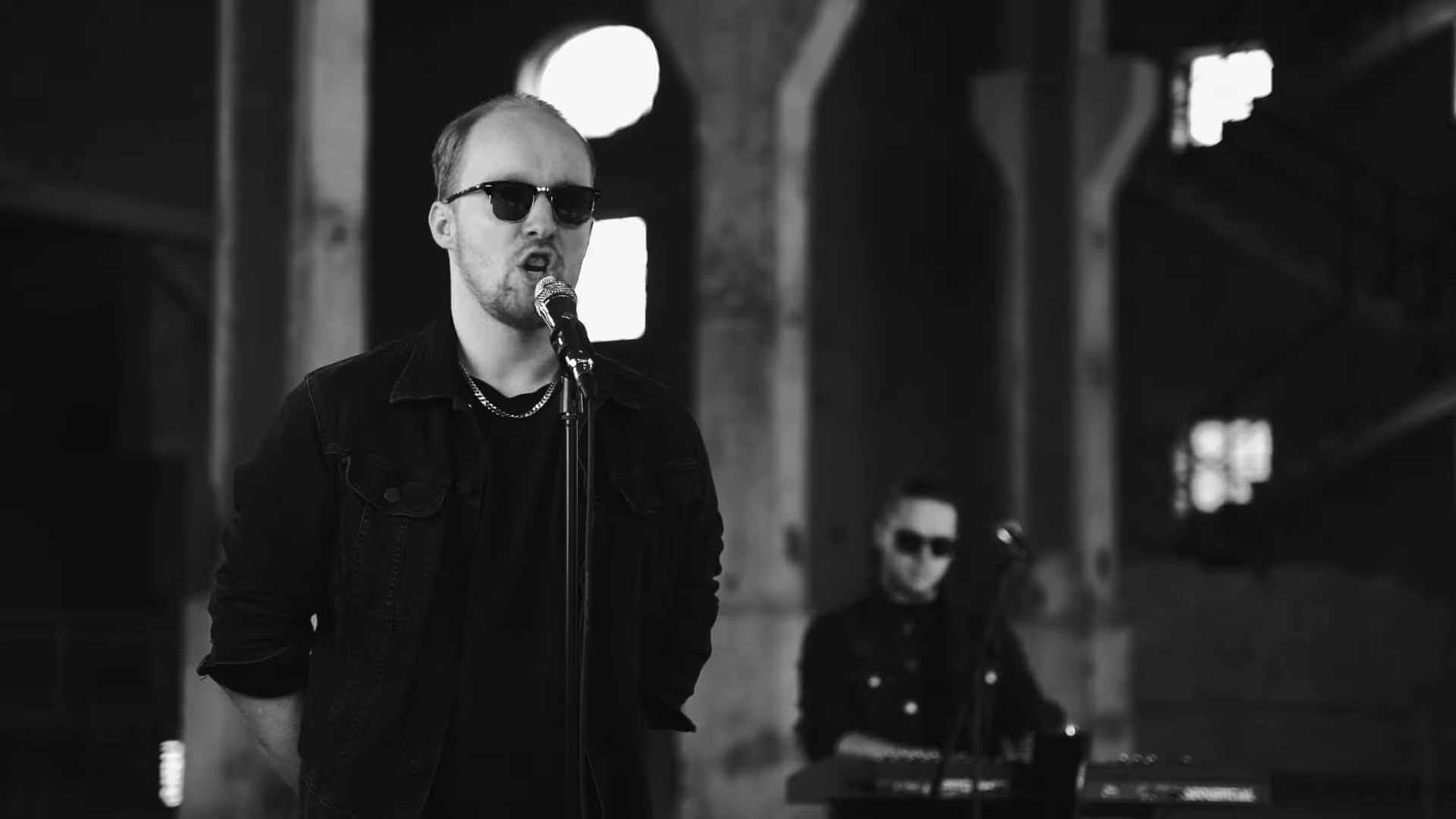 Bagger 258 - Muskeln und Maschinen (Music video) • Electrozombies